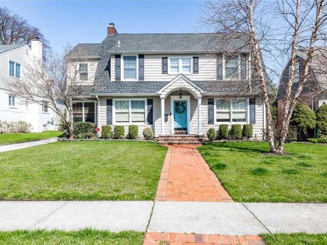 103 Garden St, Garden City, NY 11530