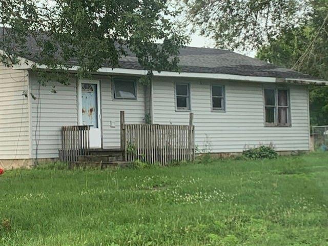 103 E 5th St, Waynesville, IL 61778