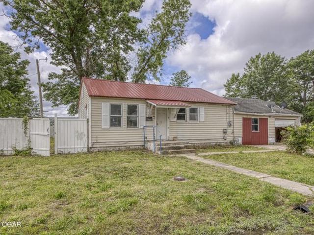 103 E 18th St, Lamar, MO 64759
