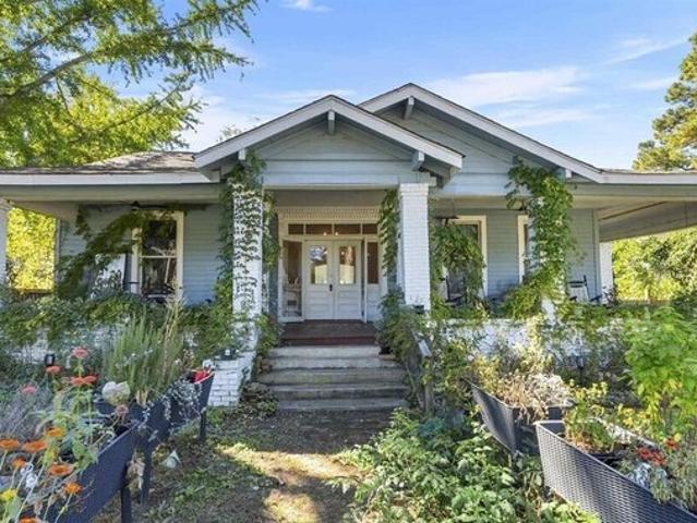 103 E Artesian Ave, Montezuma, GA 31063