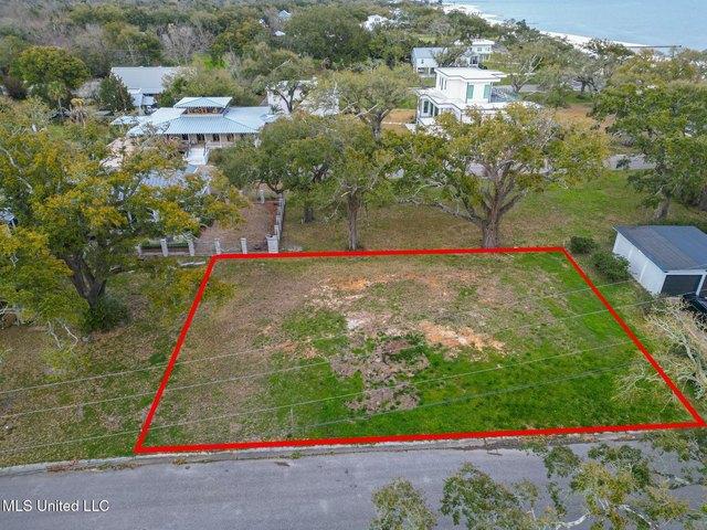 103 E Azalea Dr, Long Beach, MS 39560