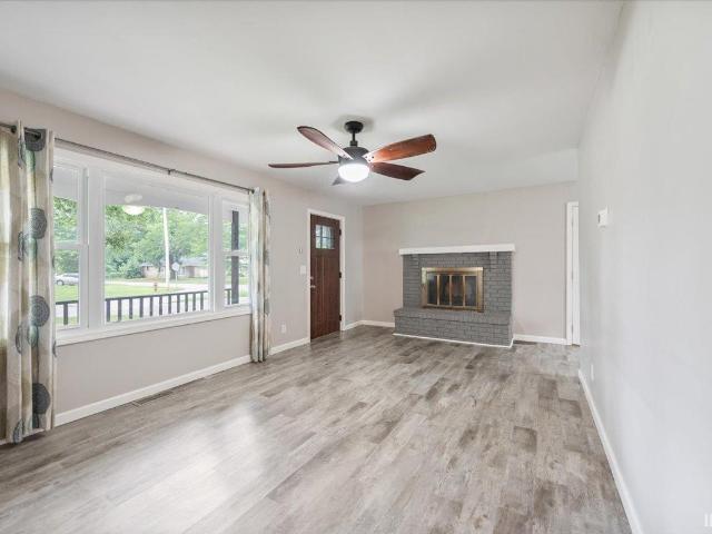 103 E Dewey Drive