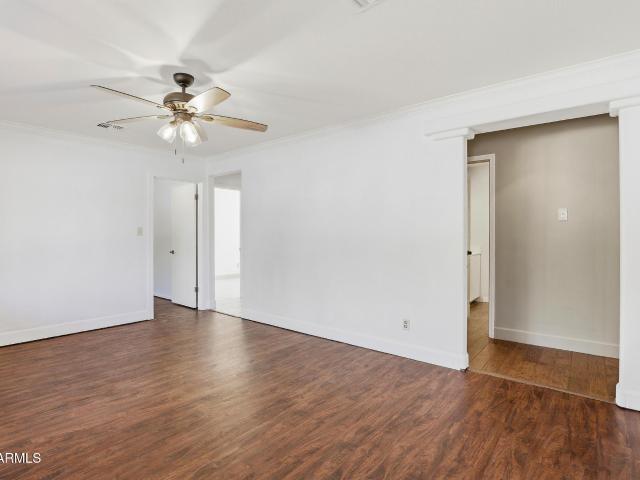 103 E Glade Lane