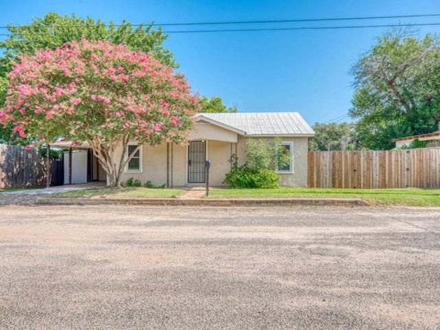 103 E Lampasas St, Llano, TX 78643