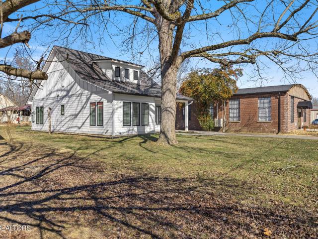 103 E Main St