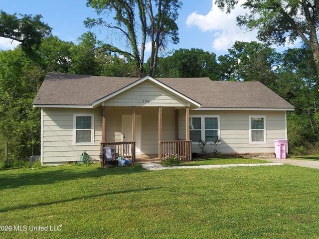103 E Sproles St, Clinton, MS 39056