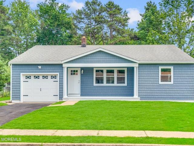 103 Edgewater Ct, Toms River, NJ 08757