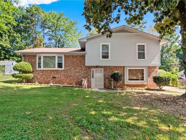 103 Flintfield Dr, Winston Salem, NC 27103