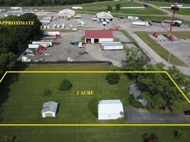 103 Ina Ave, Ina, IL 62846
