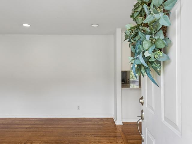 103 Oak Dr