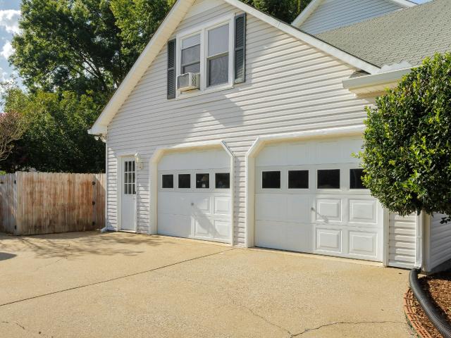 103 Oakview St