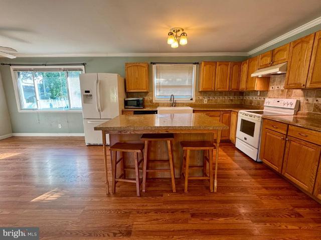 103 Lakeview Boulevard