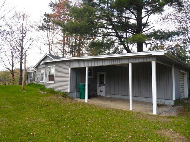 103 Lakeview Dr, Gladwin, MI 48624