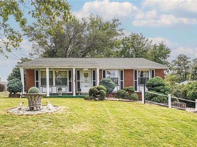 103 Lee Ridge Dr, Coraopolis, PA 15108