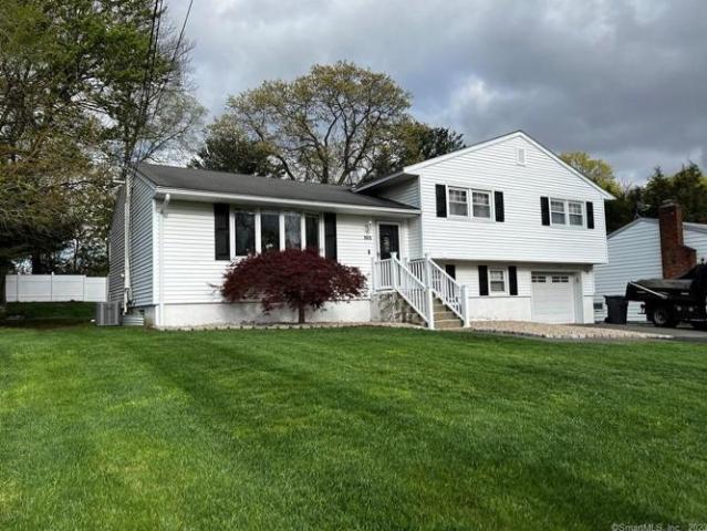103 Linda Ct, Naugatuck, CT 06770