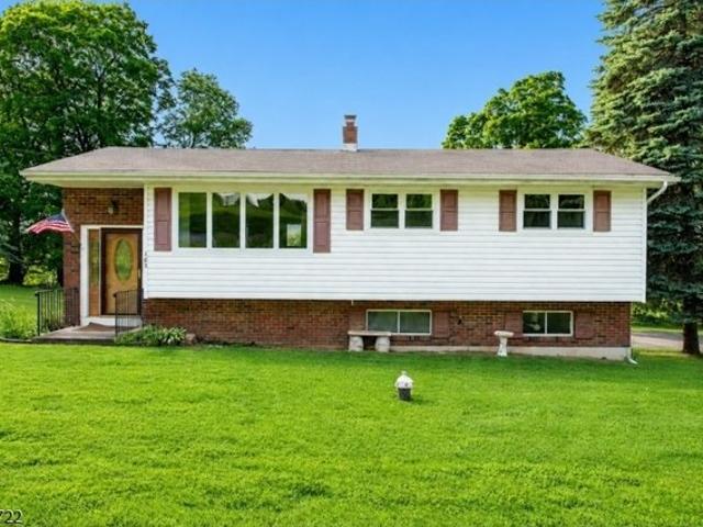 103 Mountain Rd, Hardyston, NJ 07419
