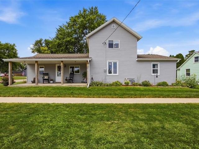 103 Main St, Center Point, IA 52213
