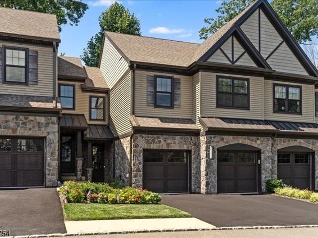 103 Mariners Pt, Hopatcong, NJ 07843
