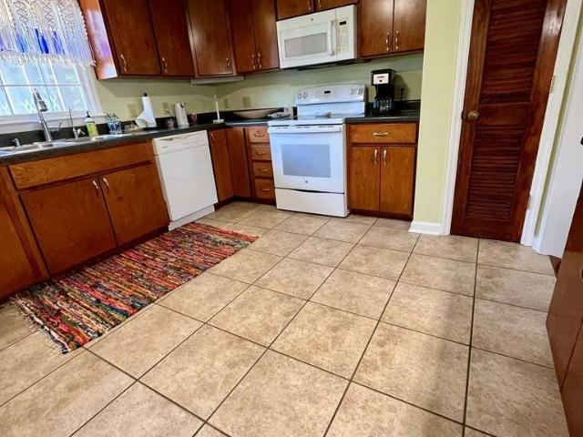 103 Meadowood Lane