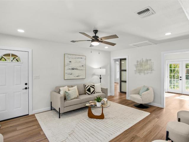103 N Avenue C