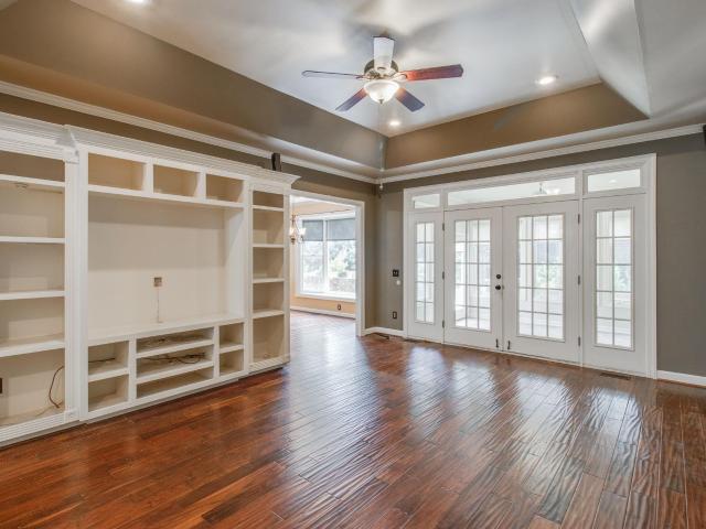103 N Crescent Lake Way