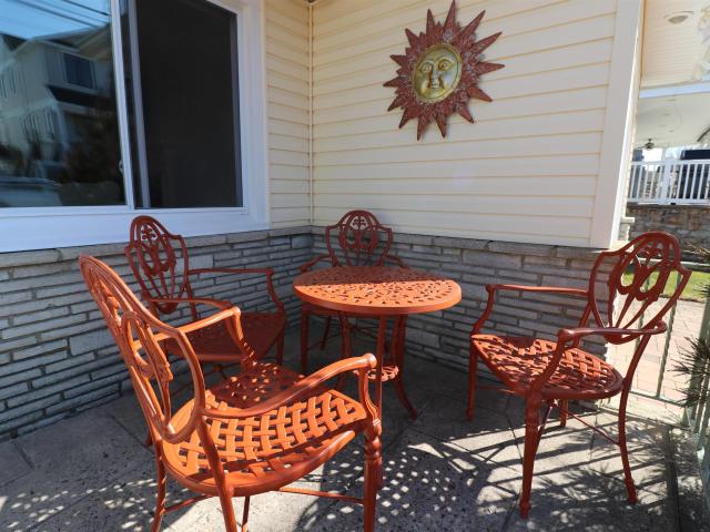 103 N Fredericksburg Ave