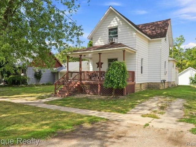 103 N Neeper St, Capac Vlg, MI 48014