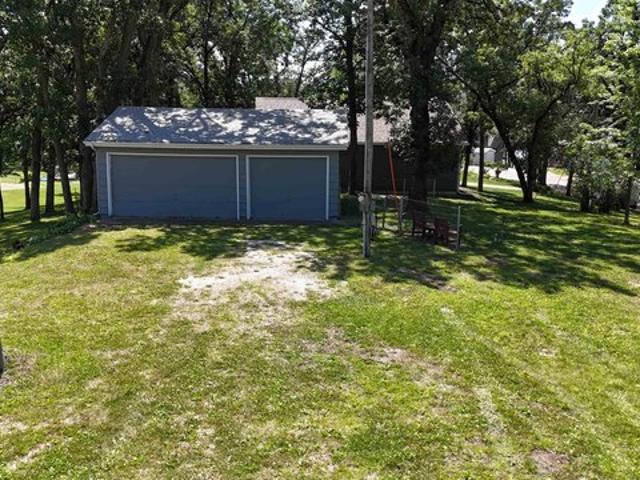 103 North Dr, Montezuma, IA 50171