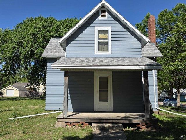 103 S E St, Herington, KS 67449