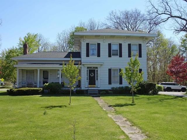 103 S Main St, Chesaning, MI 48616
