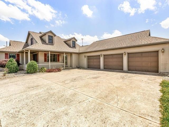 103 South Dr, Ligonier, IN 46767
