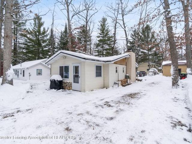 103 Saginaw Legion Dr, Roscommon, MI 48653