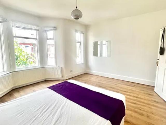 103 Seventh Avenue, London, E12 5JJ, United Kingdom | Room for rent #166026715 | Rentberry