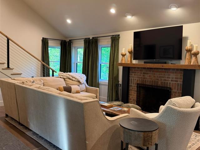 103 Shoreline Circle