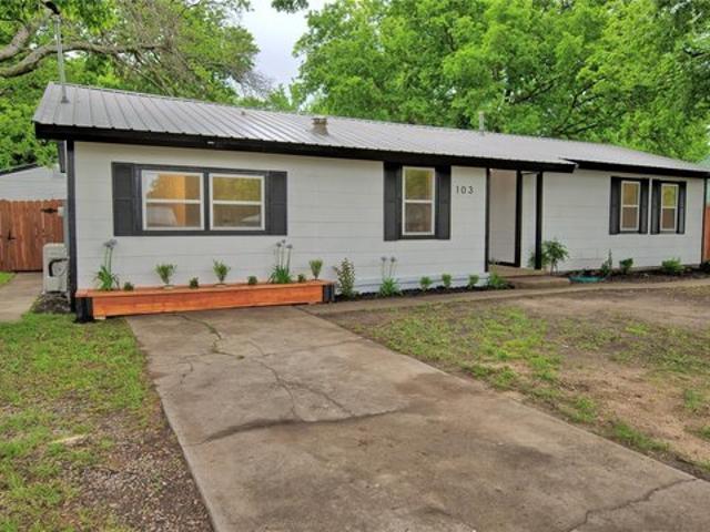 103 Phillips St, Saint Jo, TX 76265