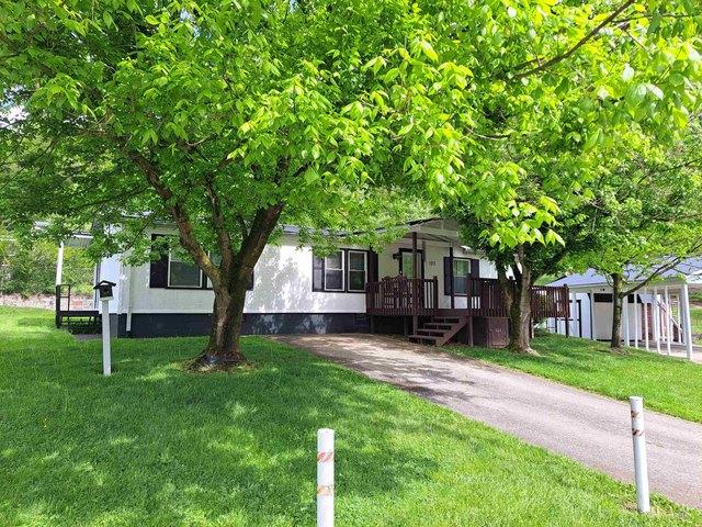 103 Pinehurst Dr, Huntington, WV 25704