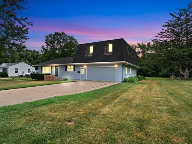 103 Prentis Ave, Vermillion, SD 57069
