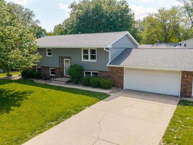 103 Robert Dr, Normal, IL 61761