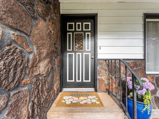103 Rainbow Cir