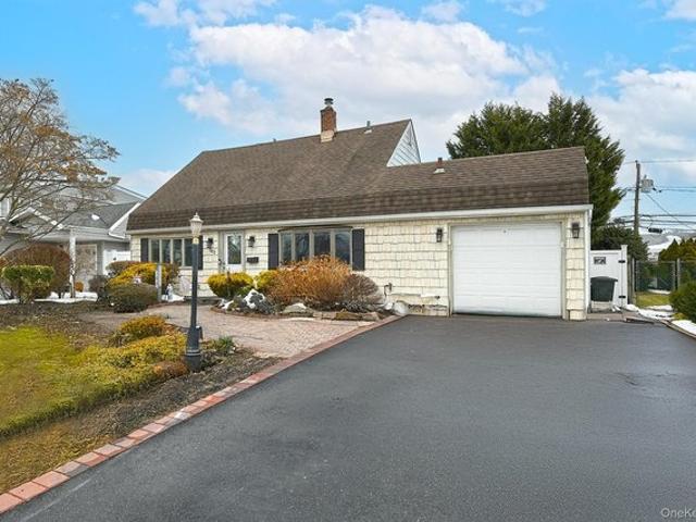 103 Ranch Ln, Levittown, NY 11756