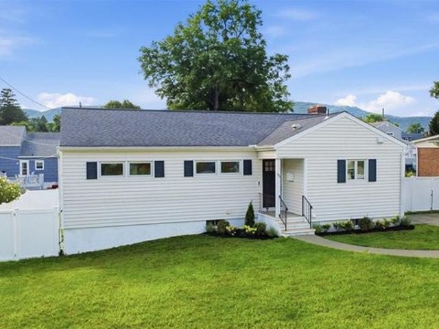 103 W Willow St, Beacon, NY 12508