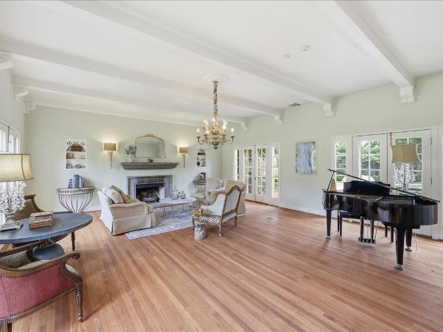 103 W Caldwood Drive