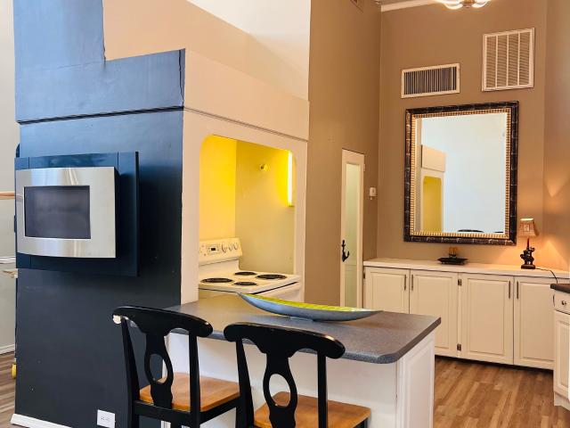 103 W. Gordon Street W