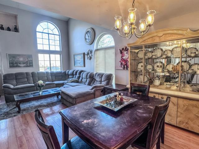 103 W Honeysuckle Drive