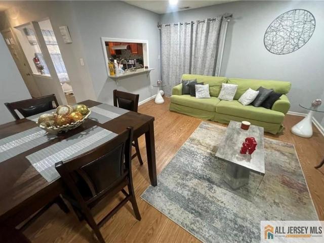 103 Woodbridge Common 103