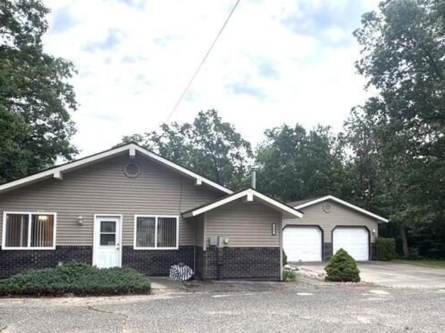 103 Whitebirch Dr, Houghton Lake, MI 48629