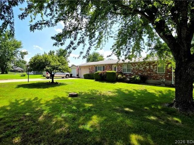 103 Williams Dr, Versailles, MO 65084