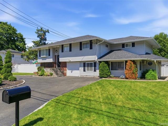 103 Wright Ave, Deer Park, NY 11729
