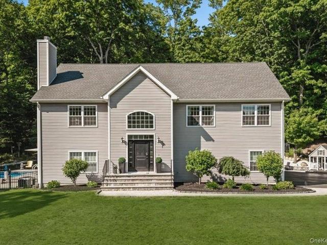 103 Teakettle Spout Rd, Mahopac, NY 10541