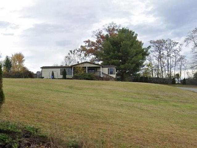 103 Village Dr, Vinton, VA 24179